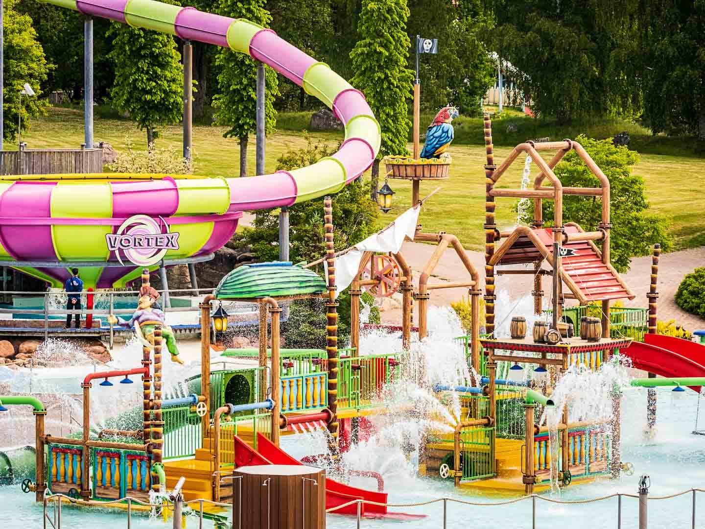 Skara Sommarland | Paket inkl. boende + inträde | First Camp