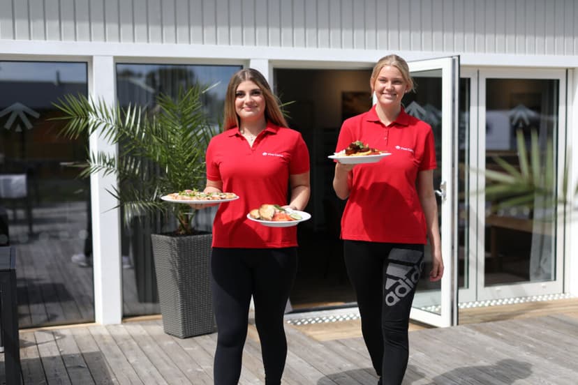 Vällagad mat och god dryck på First Camp